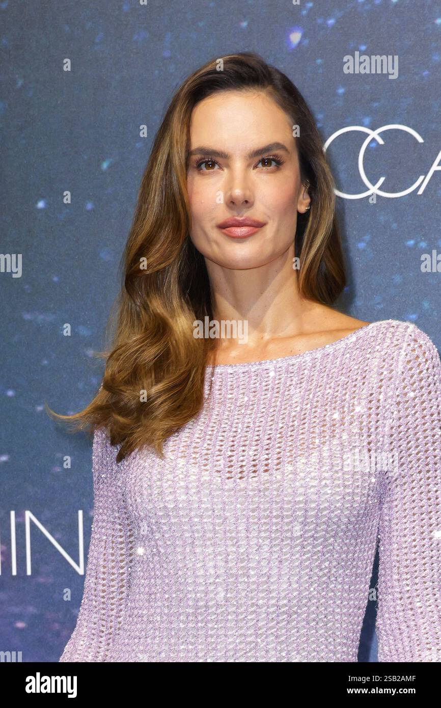 Alessandra Ambrosio bei der Marc Cain - Parallel Universe - Modenschau ...