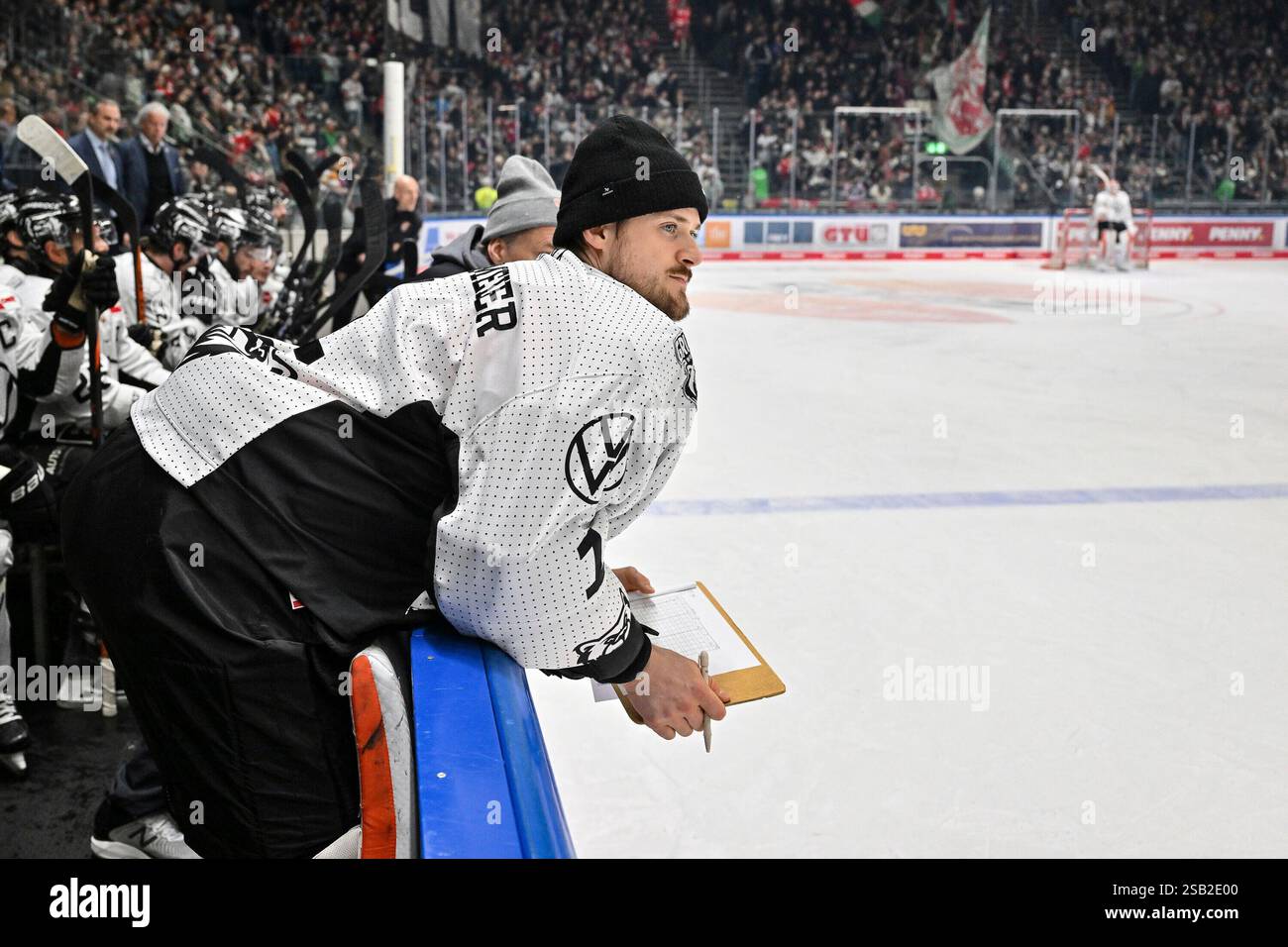 Augsburg, Deutschland. 31st Jan, 2025. im Bild Dustin STRAHLMEIER ...