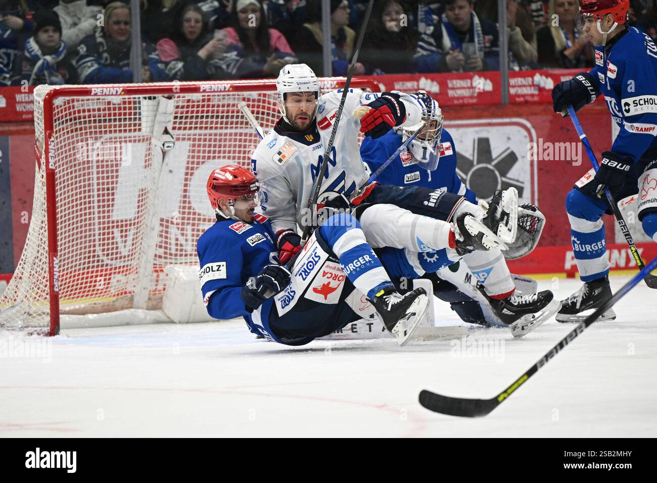 (v.l.n.r.) Daniel Neumann (Schwenninger Wild Wings #18) Matthias ...