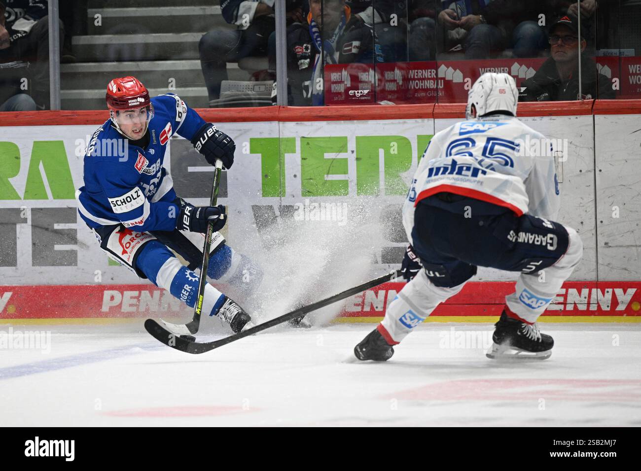 (v.l.n.r.) Kyle Platzer (Schwenninger Wild Wings #88) Marc Michaelis ...