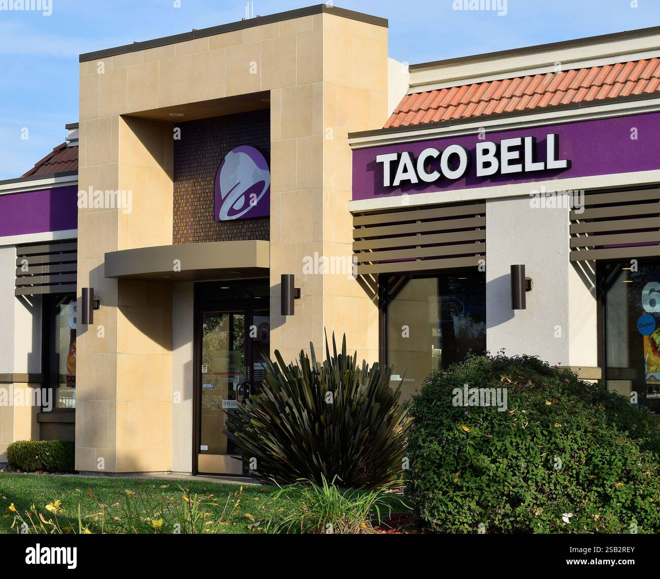 Taco Bell fast food restaurant in California Stock Photo - Alamy