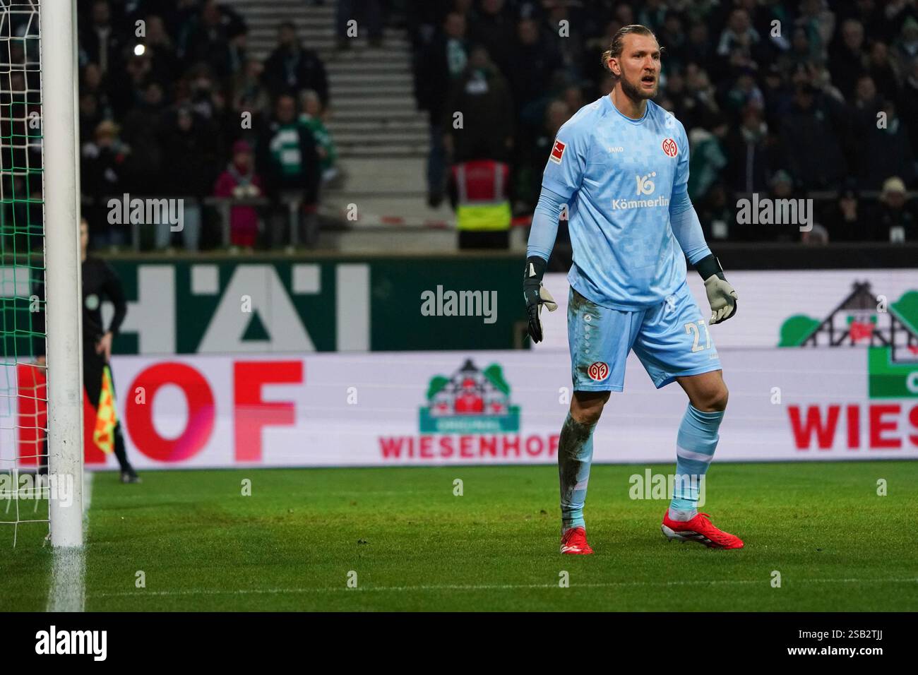 Bremen, Deutschland. 31st Jan, 2025. Torwart Robin Zentner (1. FSV ...