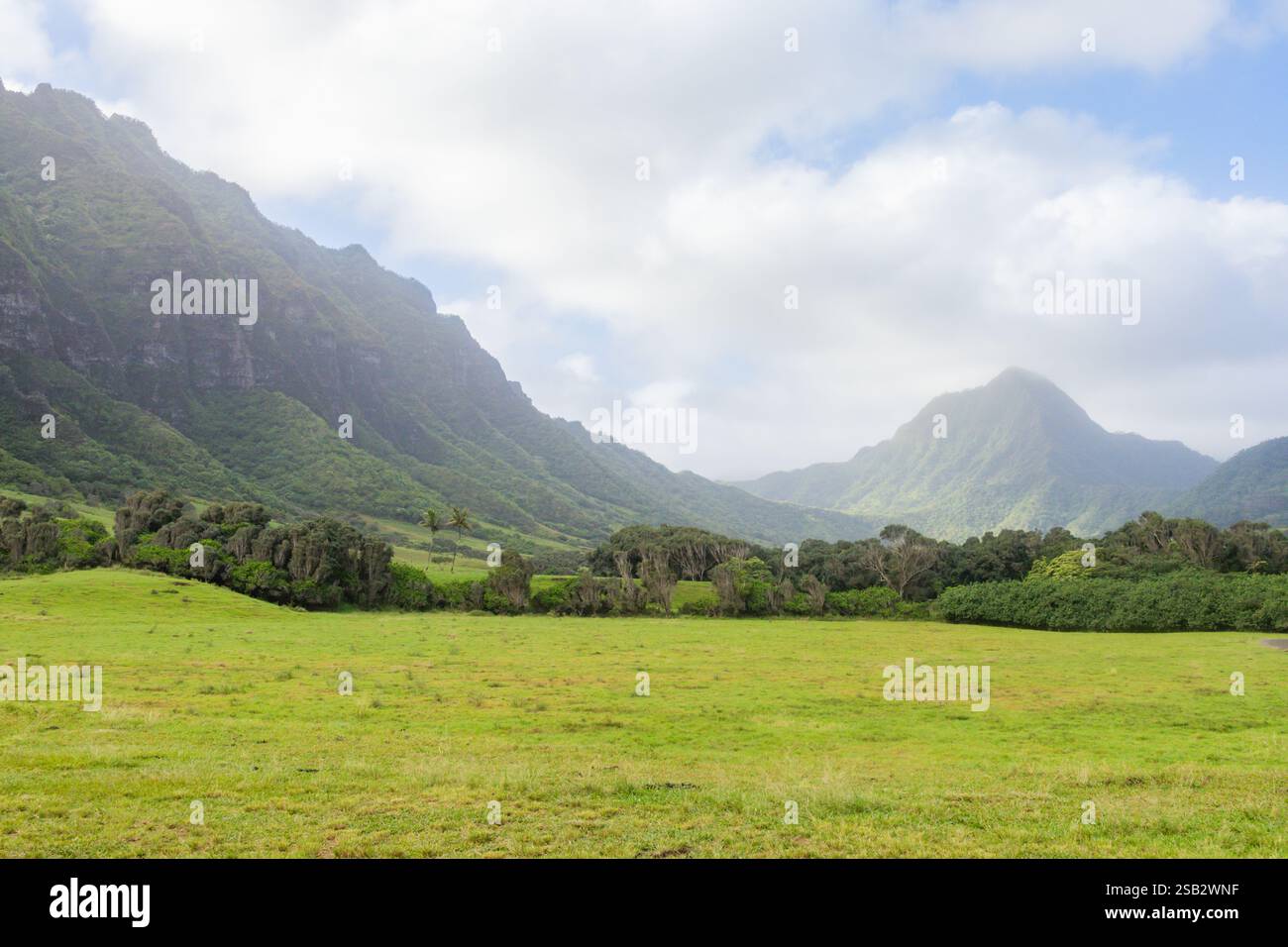 Oahu landscape mountains Stock Photo - Alamy