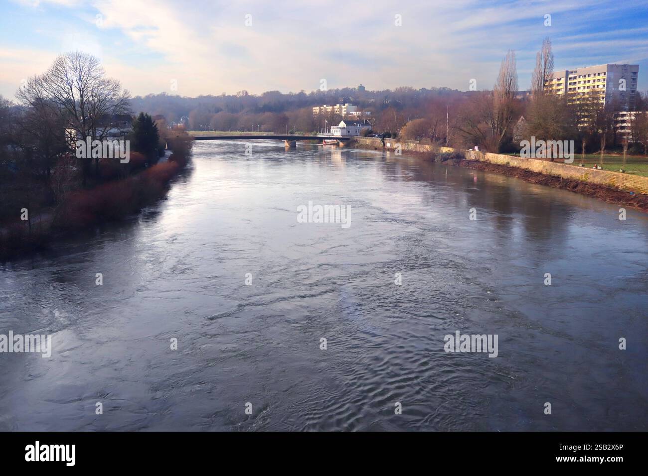 Das Ruhrtal im Winter Die Eisenbahnbrücke mit dem offiziellen Namen ...