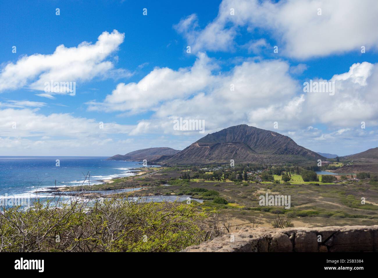 Oahu mountain view Stock Photo - Alamy