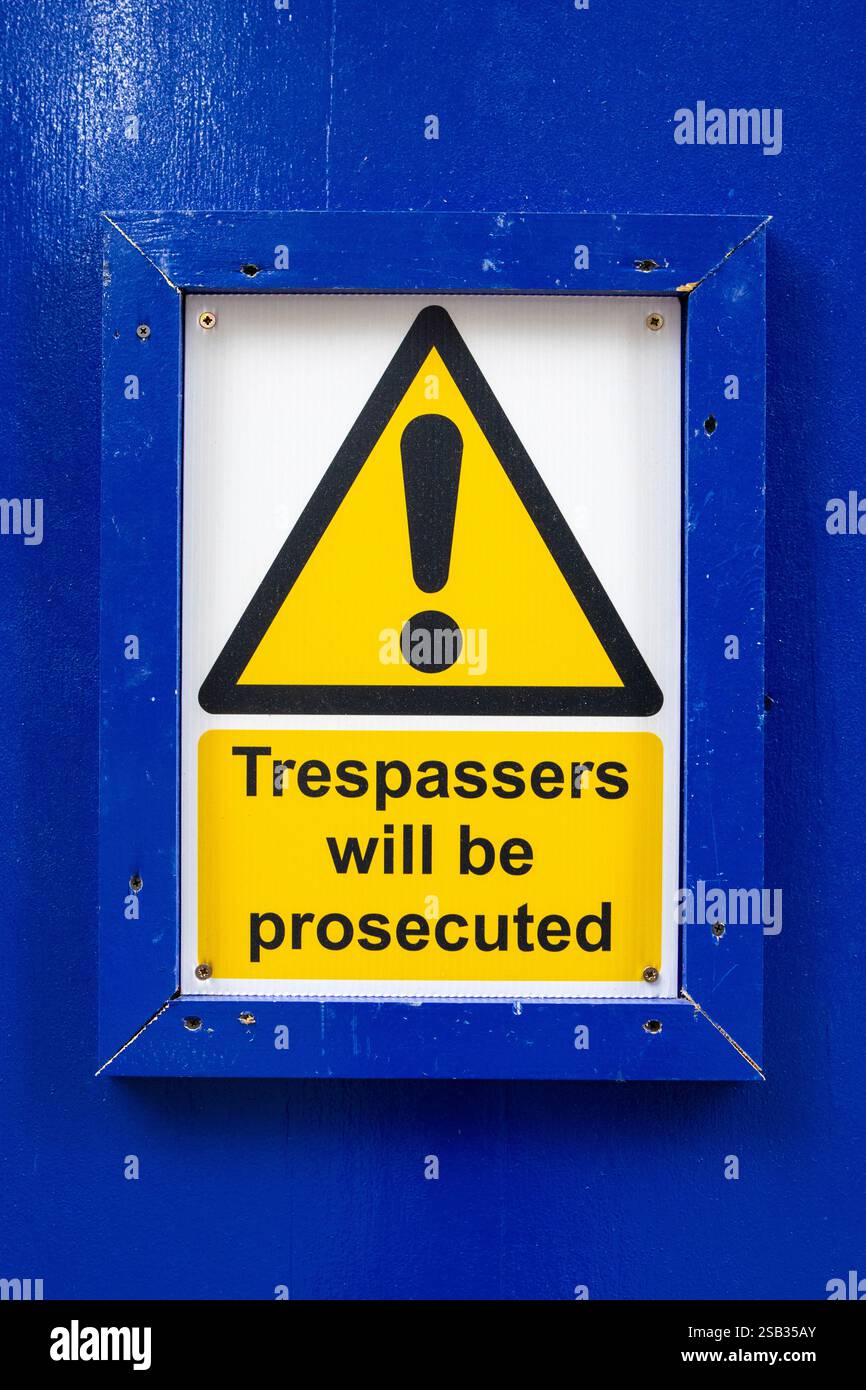 Trespassers will be prosecuted hi-res stock photography and images - Alamy