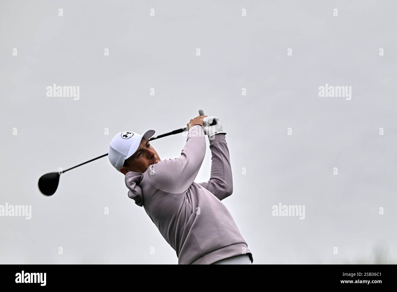 Jordan Spieth tees off on the ninth hole at Pebble Beach Golf Links ...