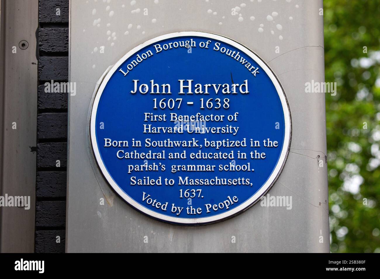 London, UK - June 3rd 2024: A blue plaque on Borough High Street, in ...