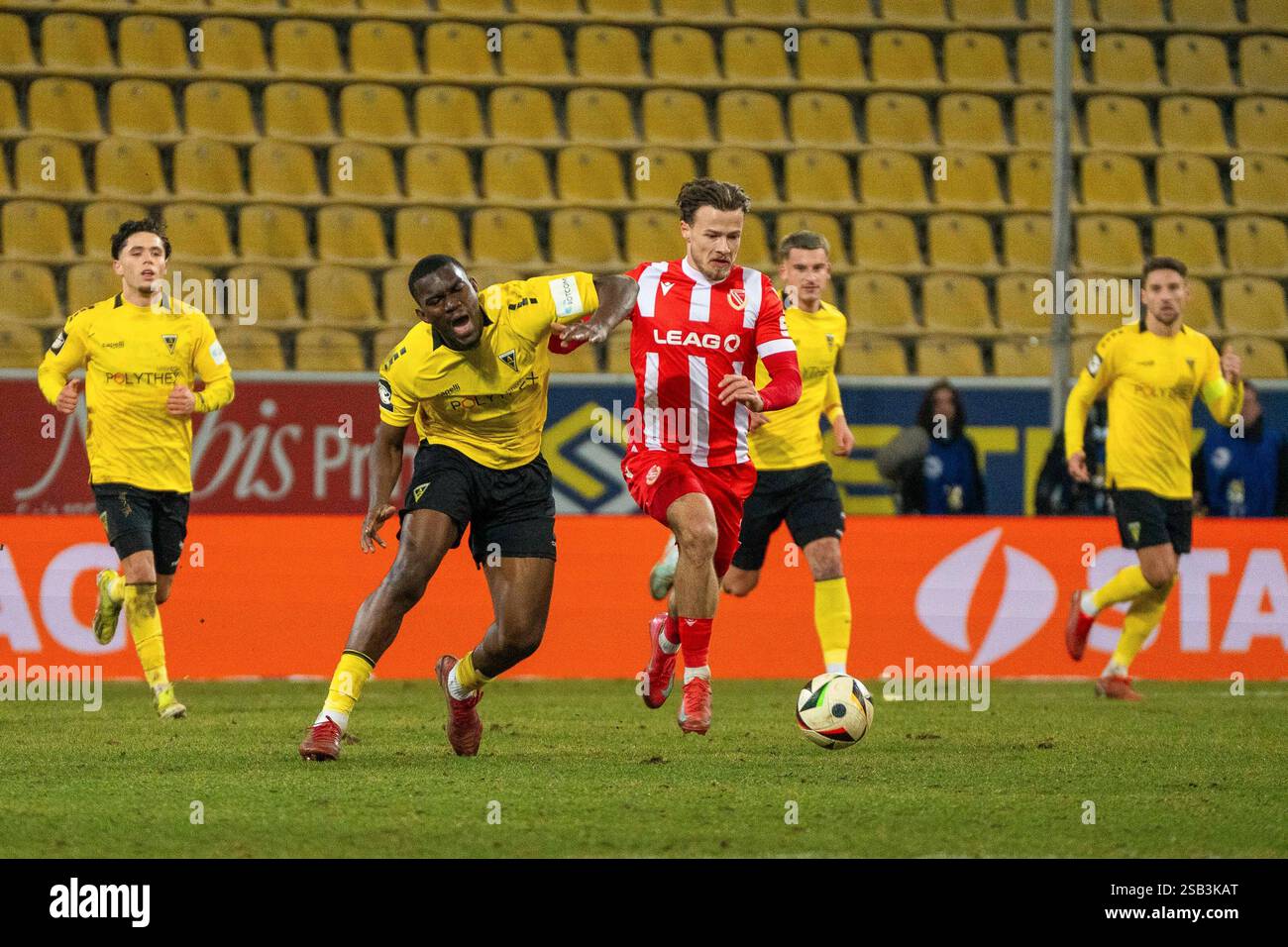 Aachen, Deutschland. 31st Jan, 2025. Henry Rorig (FC Energie Cottbus ...