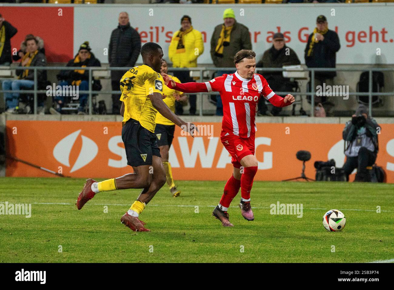 Aachen, Deutschland. 31st Jan, 2025. Erik Engelhardt (FC Energie ...