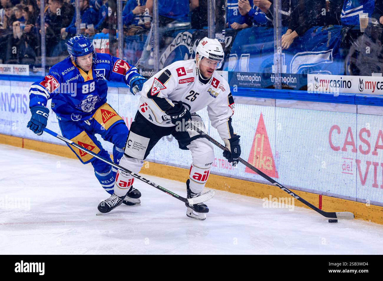 Mirco Muller #25 (HC Lugano) in a duel with Sven Senteler #88 (EV Zug ...
