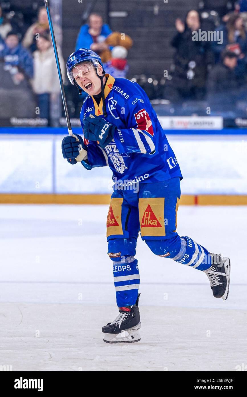 Best Player Fredrik Olofsson #8 (EV Zug) is chanted again by the EVZ fans, he shows his emotions ...