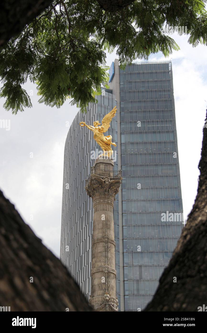 Mexico City, Mexico - Aug 23 2023: The Angel of Independence Monument ...