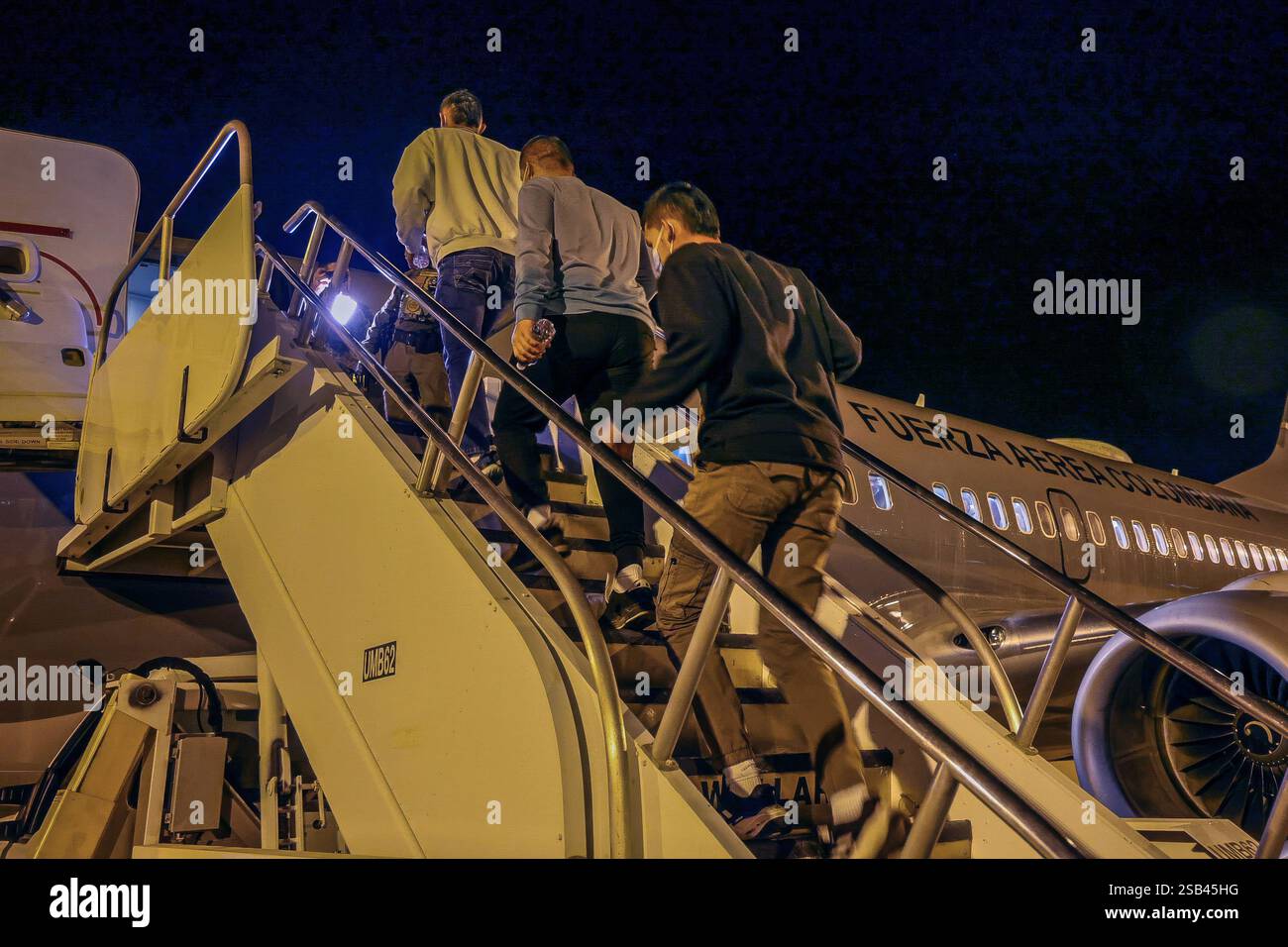 Miramar, United States. 27th Jan, 2025. Undocumented Columbian migrants ...