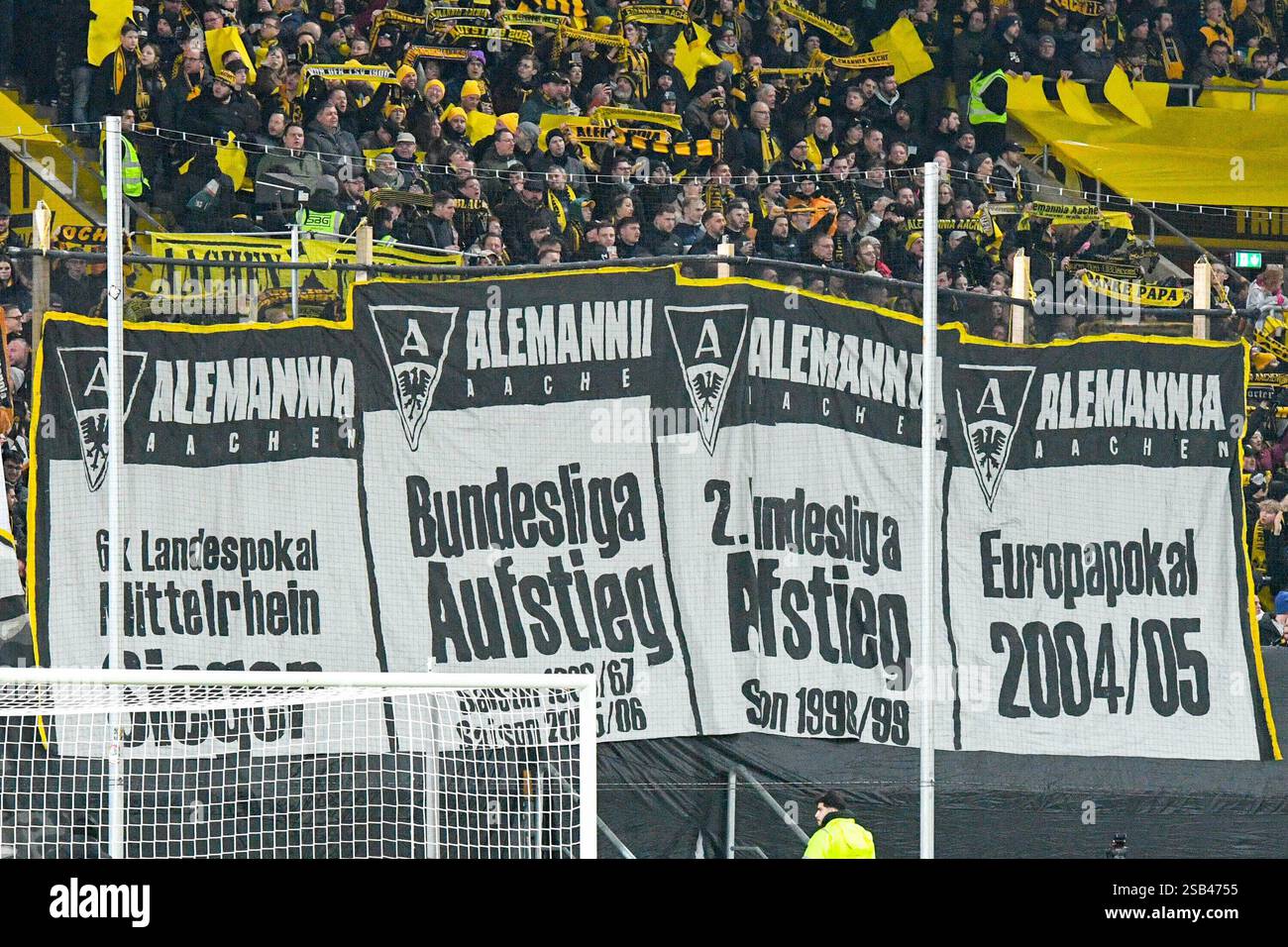 Aachen, Deutschland. 31st Jan, 2025. Choreo in der Aachener Fan Kurve ...