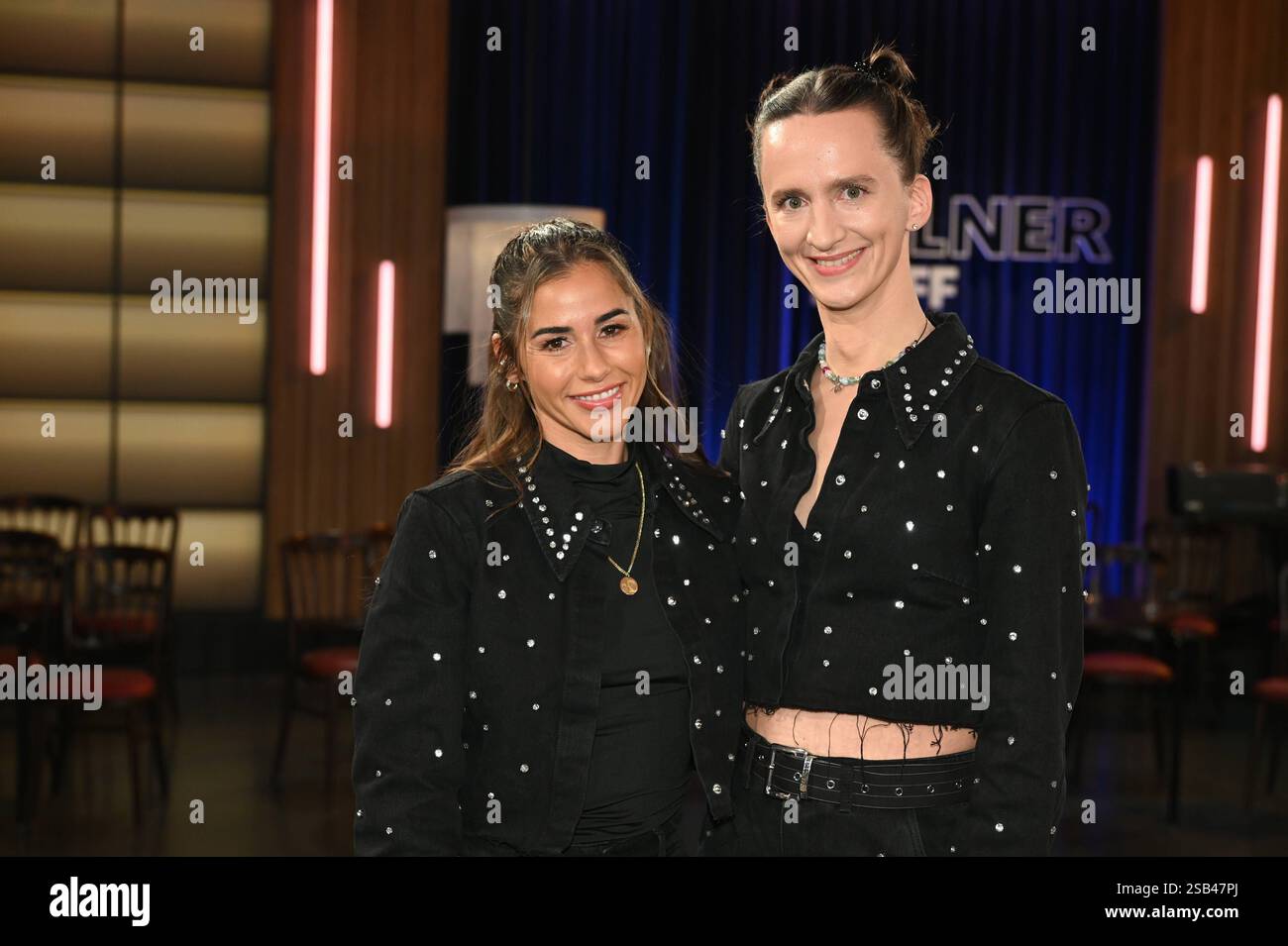 Sängerin Sarah Engels und die Comedienne Gazelle, l-r, zu Gast in der ...