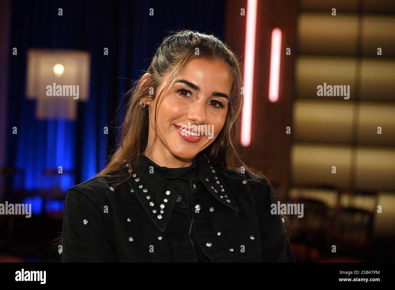 Sängerin Sarah Engels zu Gast in der WDR Talkshow Kölner Treff ...