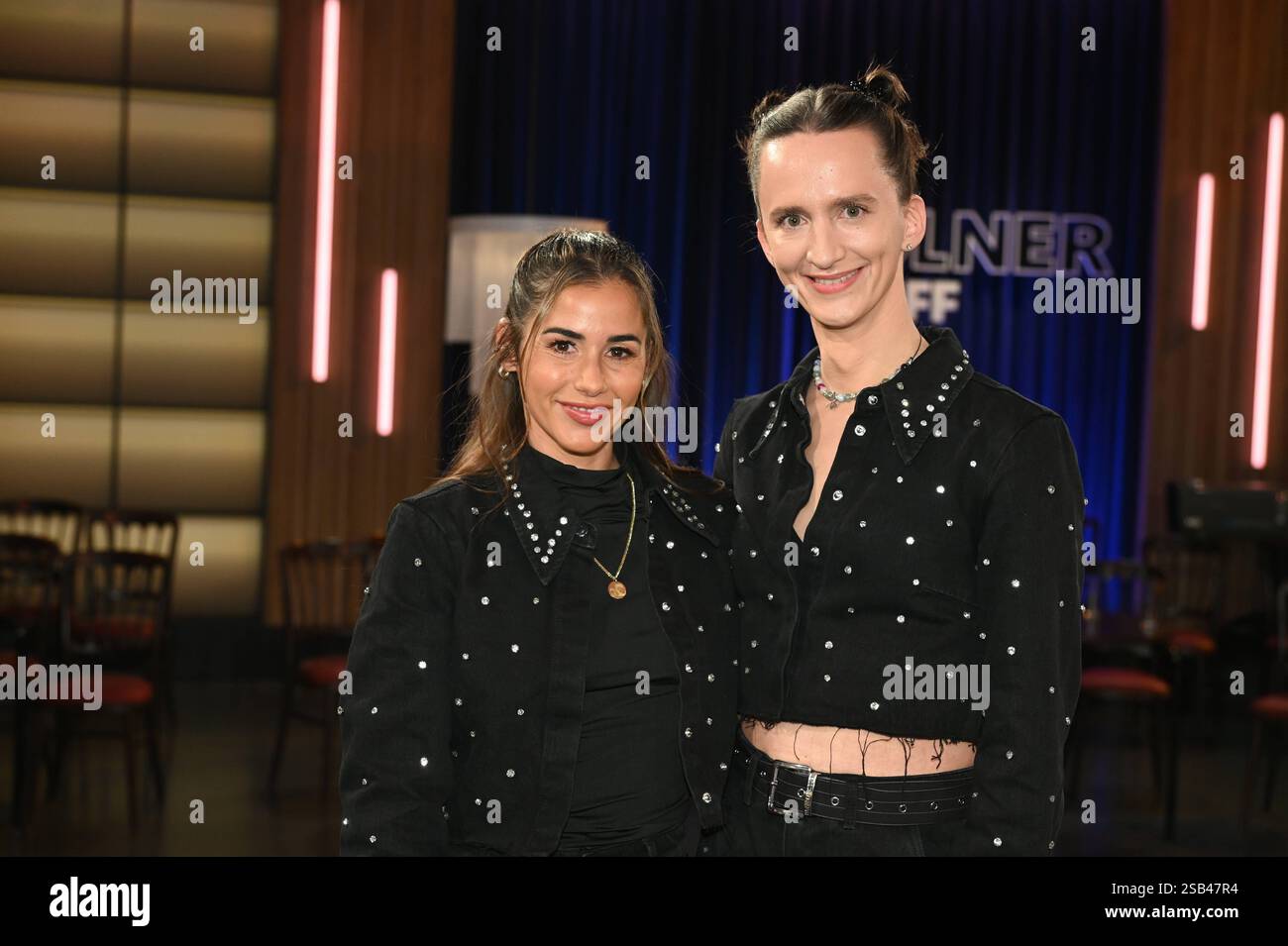 Sängerin Sarah Engels und die Comedienne Gazelle, l-r, zu Gast in der ...