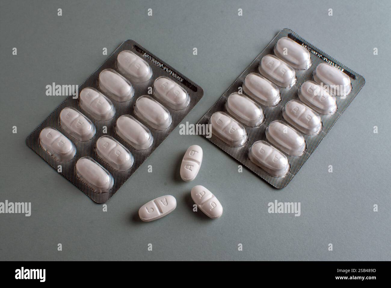 Blister Pack and Loose White Tablets with A9 Imprint Stock Photo - Alamy