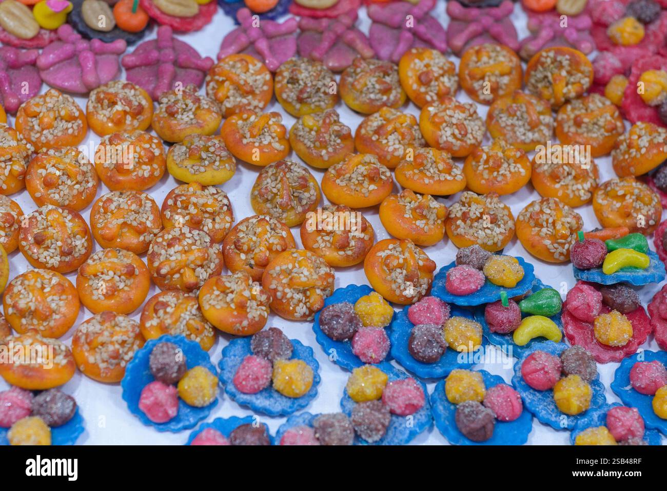 Handmade refrigerator magnets. Mexican handicrafts Stock Photo - Alamy