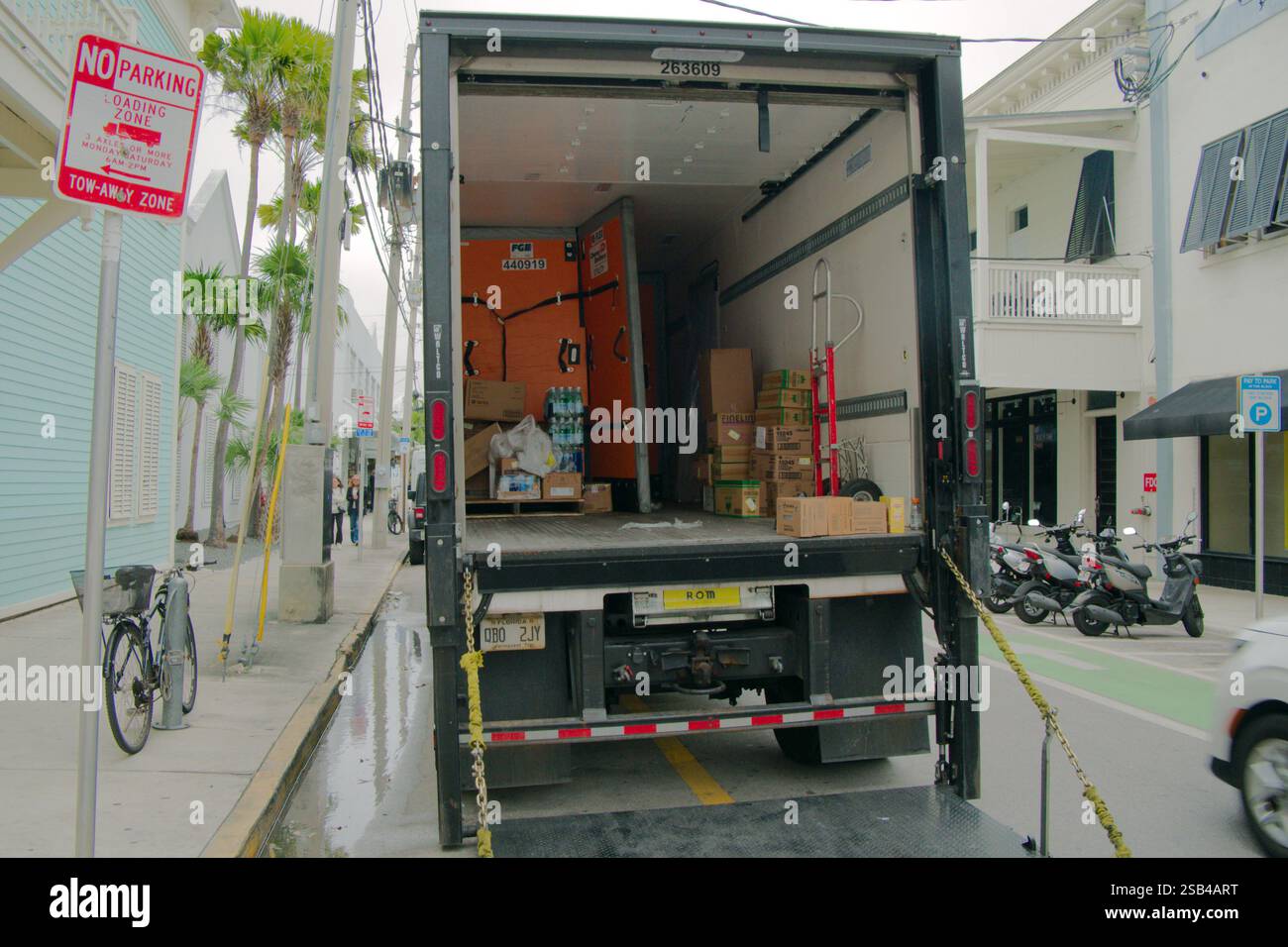 Wide view Cheney Brothers Food Service Distribution Semi Trailers ...