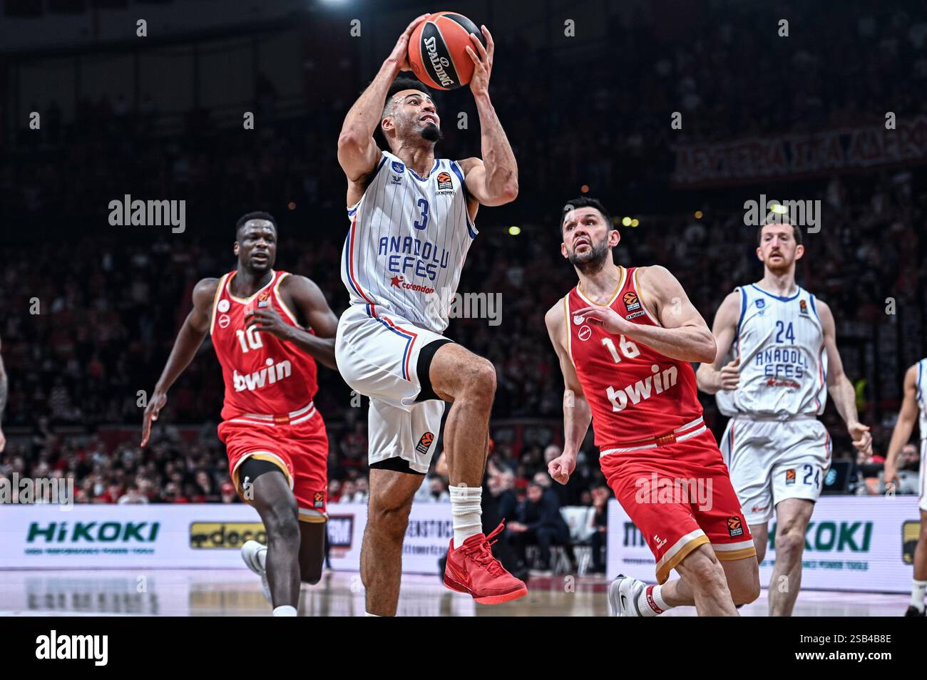 Piraeus, Greece. 31st Jan, 2025. 3 Jordan Nwora of Anadolu Efes ...