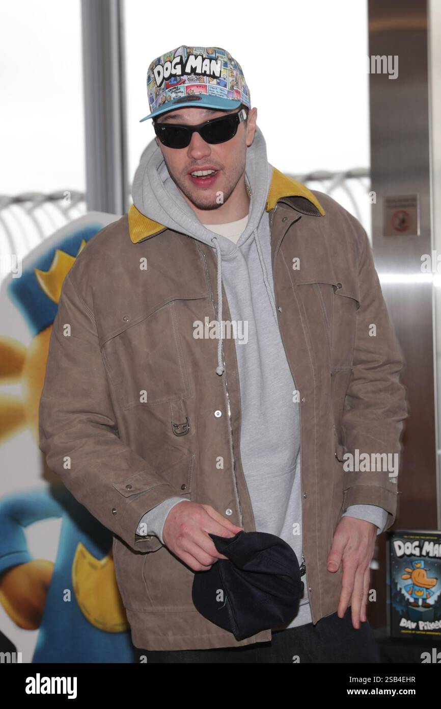 NEW YORK, NEW YORK - JANUARY 31: Comedian Pete Davidson and bestselling ...