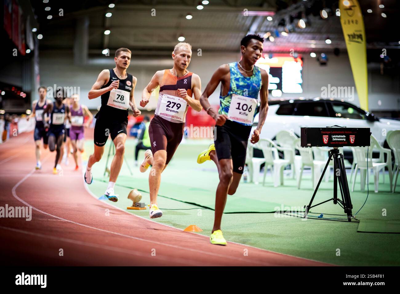 Im Fokus im 1500m-Rennen der M?nner: Florian Bremm (GER/LSC H?chstadt/Aisch); Sparkassen Indoor ...