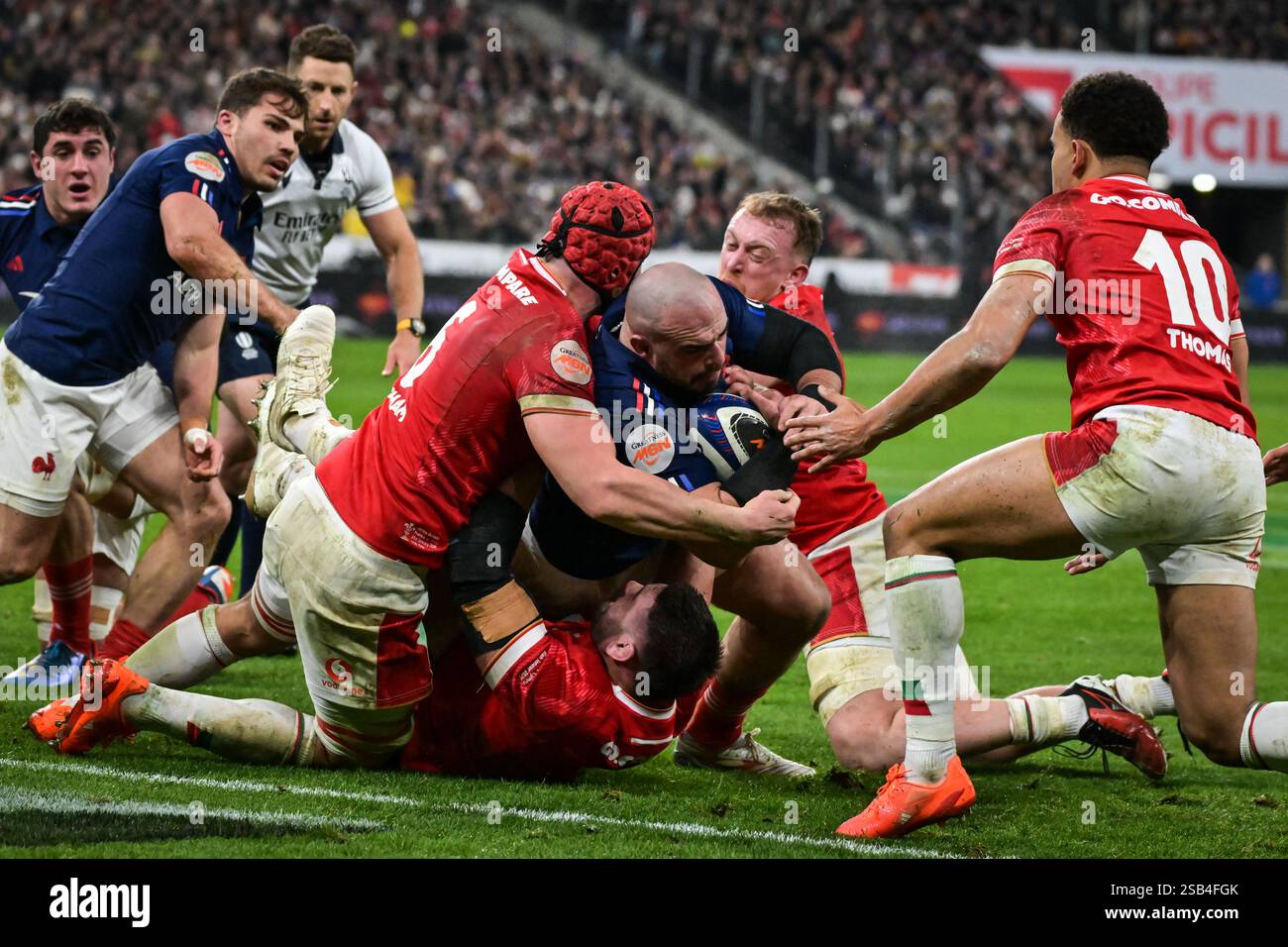 Metz, France. 31st Jan, 2025. French Loosehead Prop Jean-Baptiste Gros ...