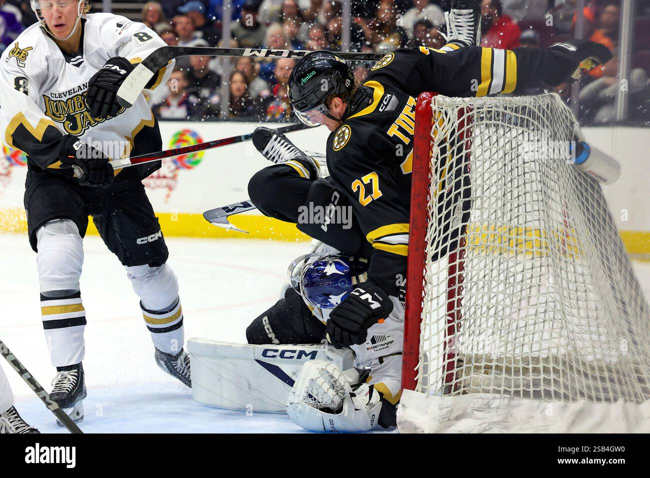 CLEVELAND, OH - JANUARY 31: Providence Bruins forward Riley Tufte (27 ...