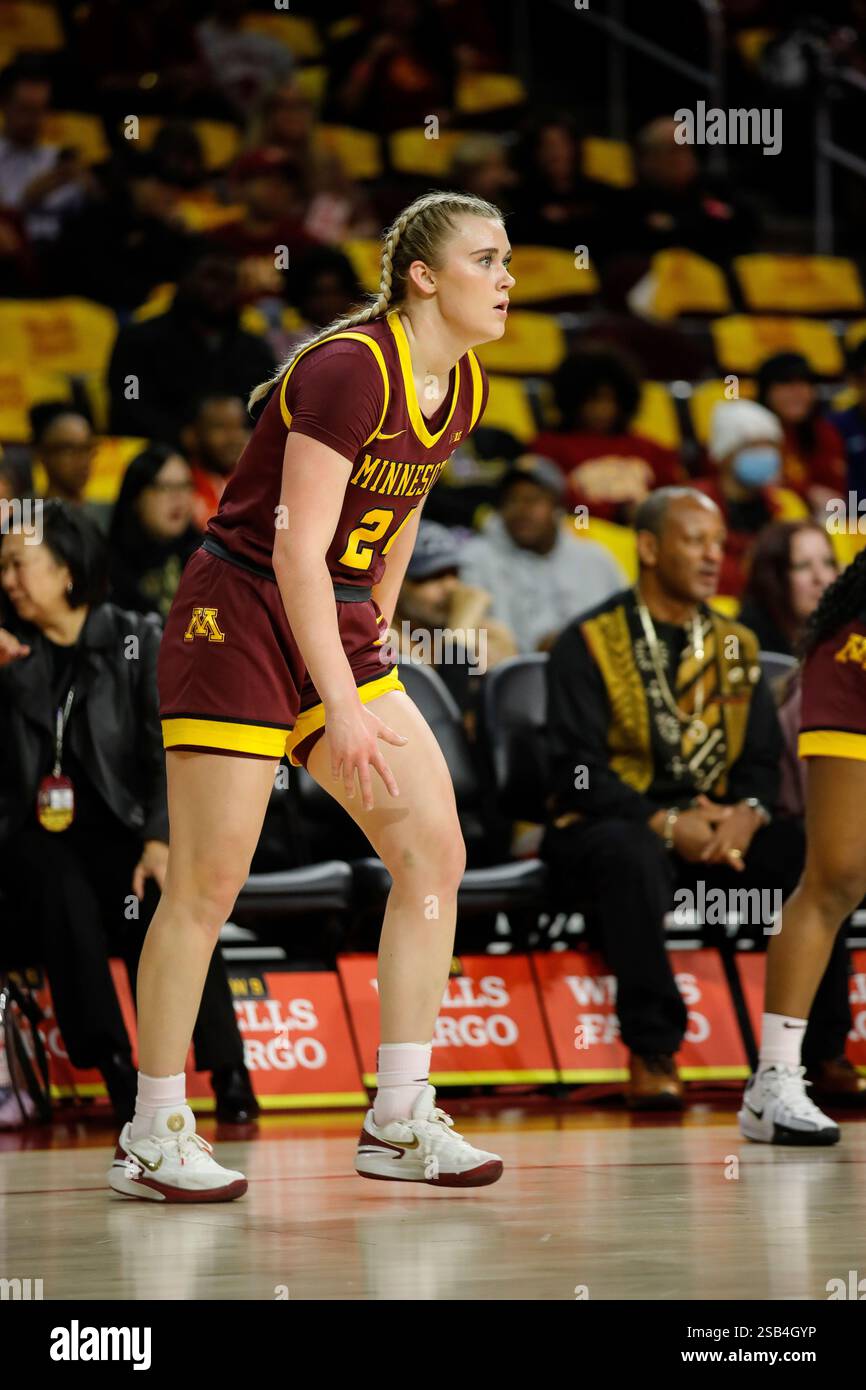 LOS ANGELES, CA - JANUARY 30: Minnesota Golden Gophers forward Mallory ...