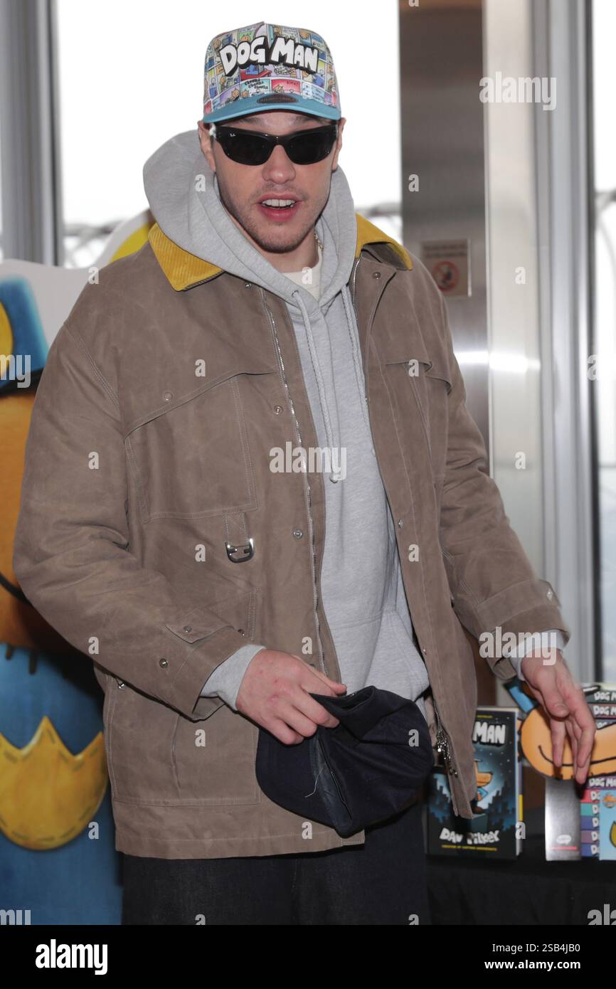 NEW YORK, NEW YORK - JANUARY 31: Comedian Pete Davidson and bestselling ...