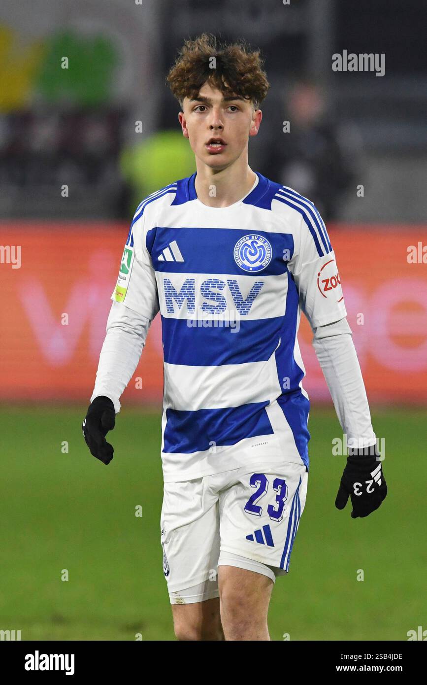Duisburg, Deutschland. 31st Jan, 2025. Simon Symalla ( MSV Duisburg ...