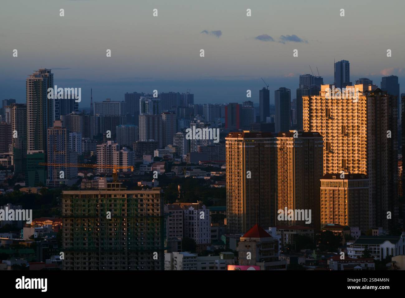 View over Makai city from the BGC area in Manila Stock Photo - Alamy