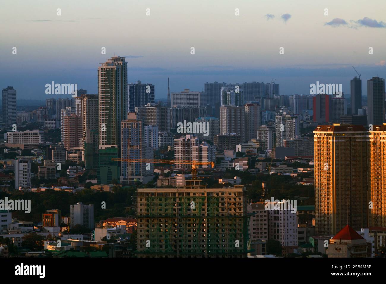 View over Makai city from the BGC area in Manila Stock Photo - Alamy