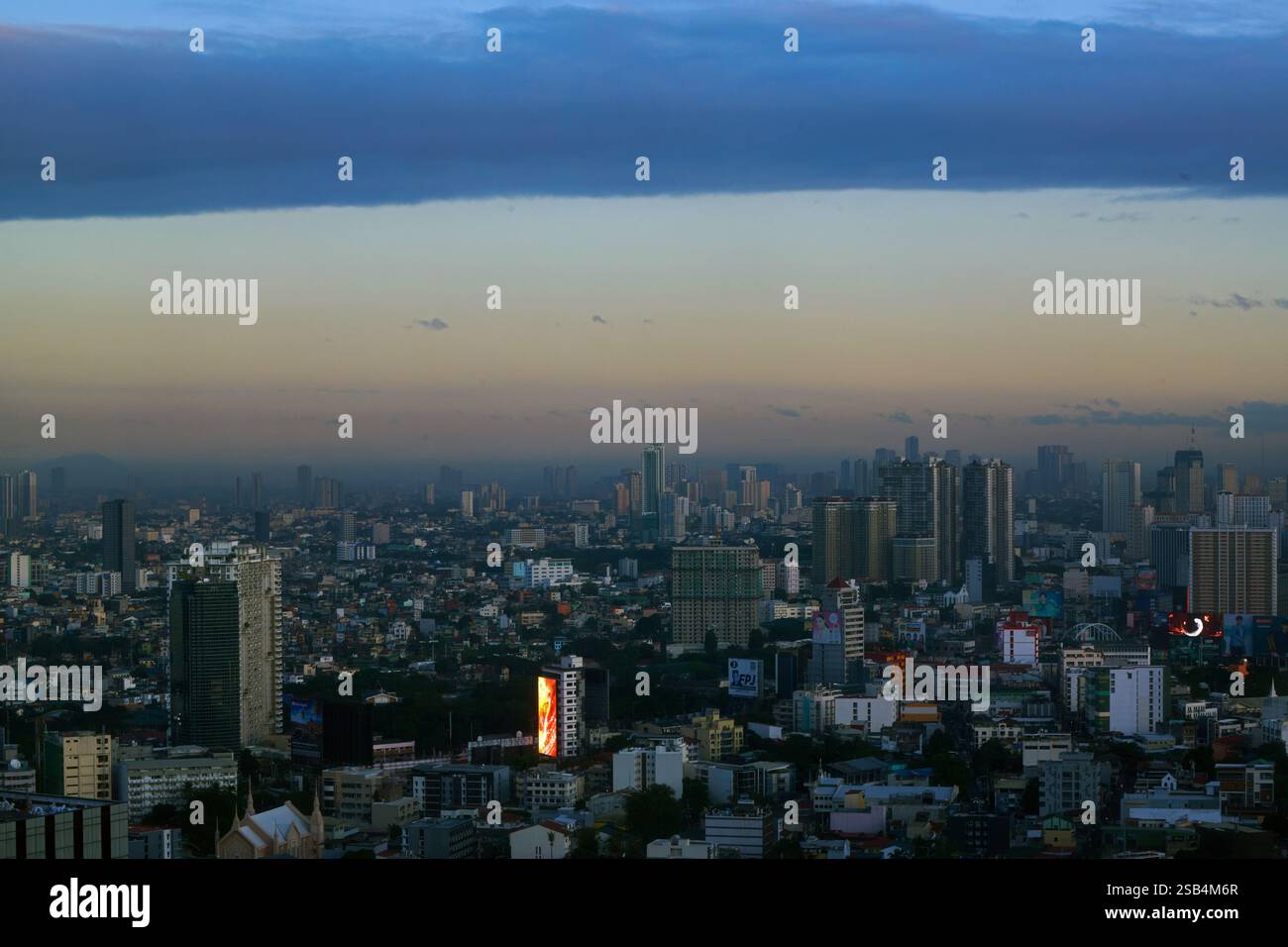View over Makai city from the BGC area in Manila Stock Photo - Alamy