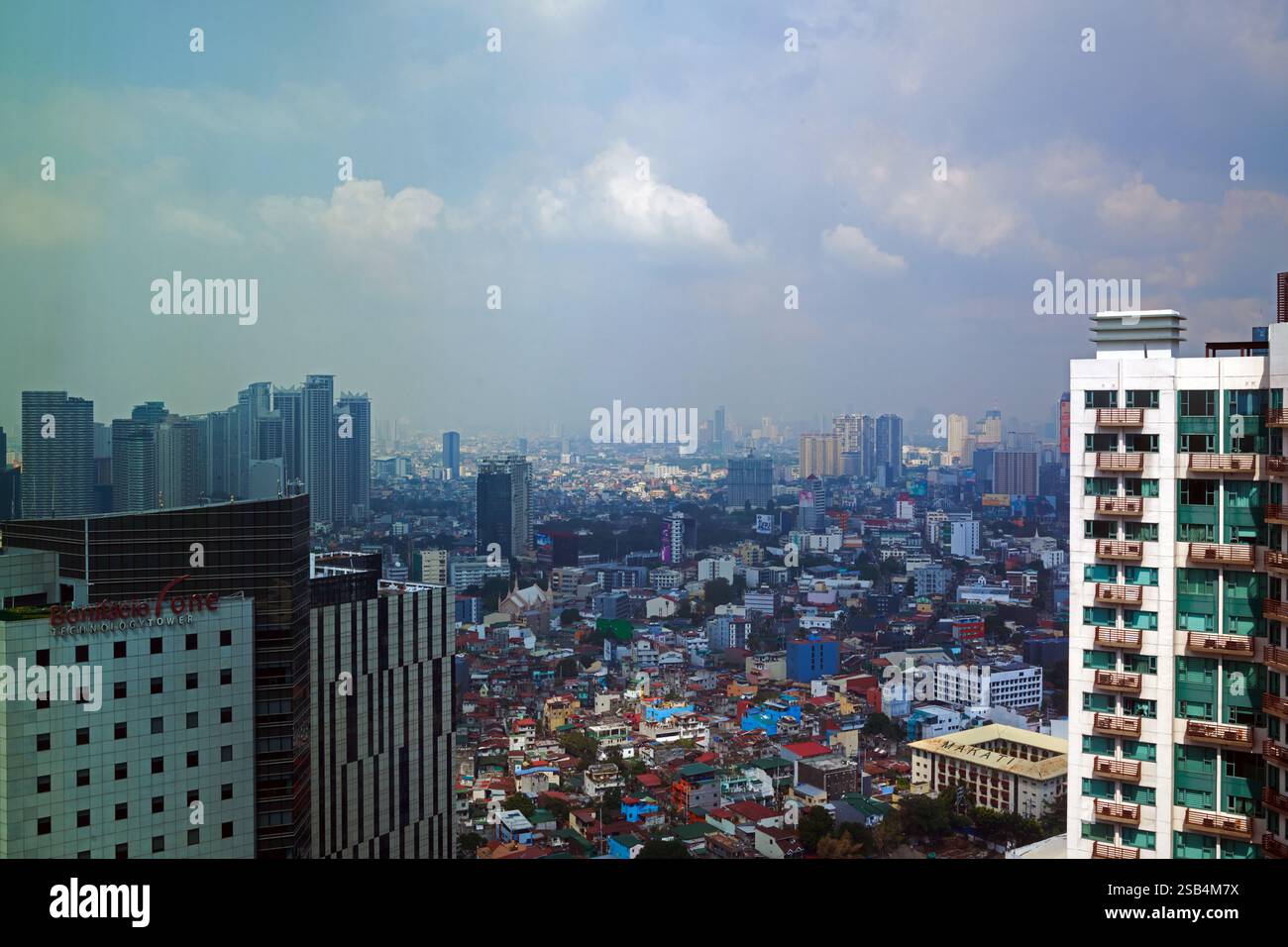 View over Makai city from the BGC area in Manila Stock Photo - Alamy