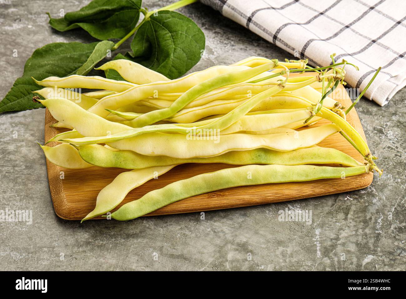 Raw green bean strings heap for cooking Stock Photo - Alamy