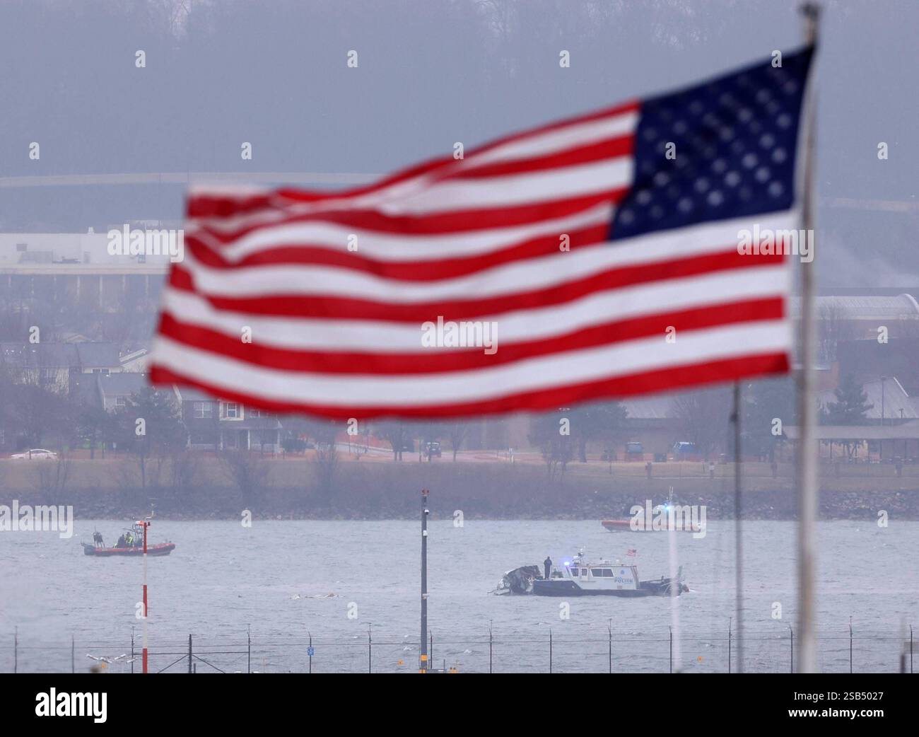 Passenger jet crashed with an Army Black Hawk helicopter in Arlington ...