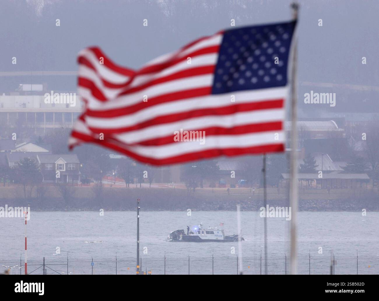 Passenger jet crashed with an Army Black Hawk helicopter in Arlington ...