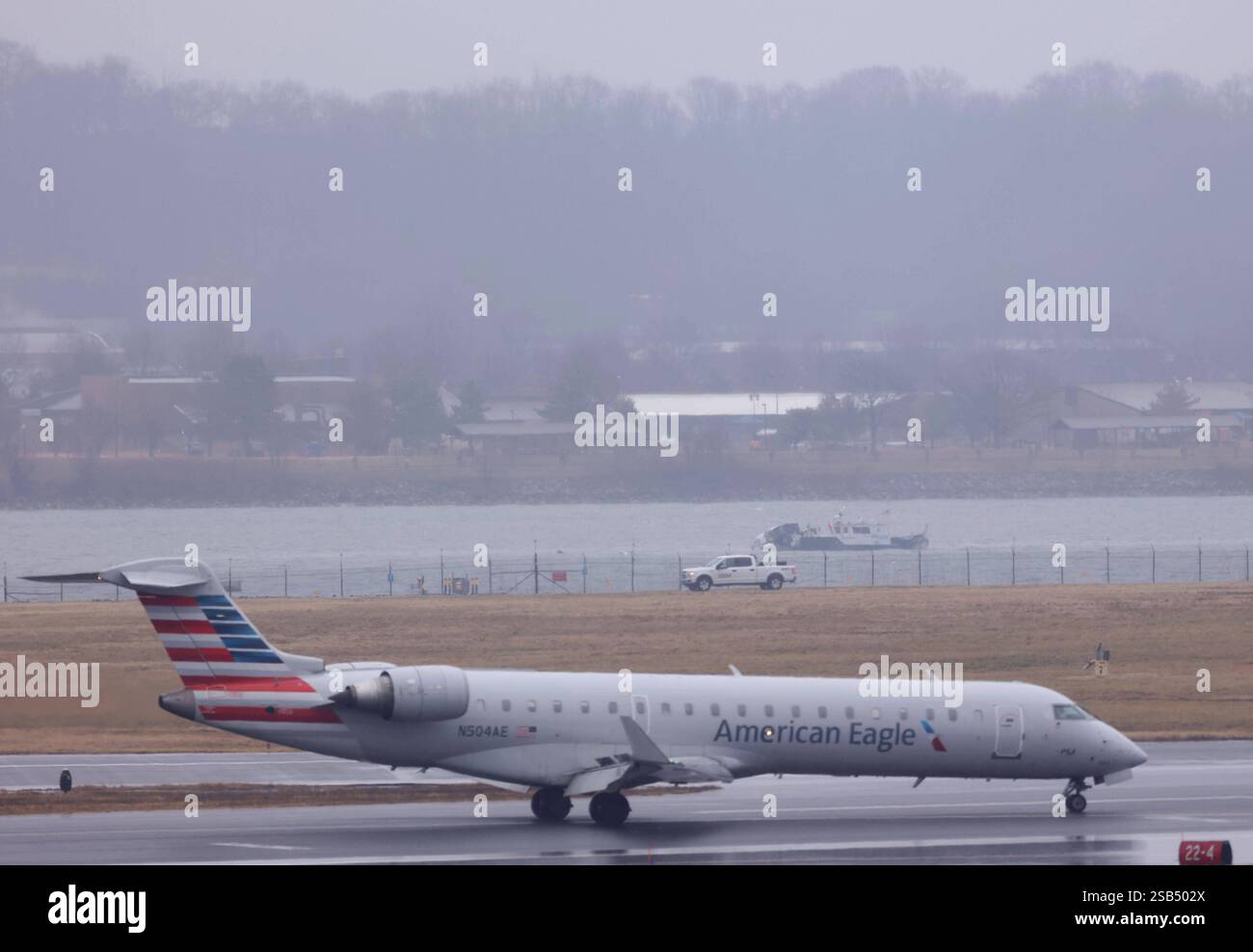 Passenger jet crashed with an Army Black Hawk helicopter in Arlington ...