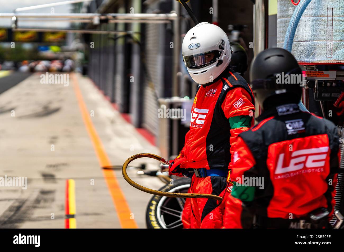 Bathurst, New South Wales, Australia. 1st Feb, 2025. Arise Racing GT mechanics at Meguiar's ...