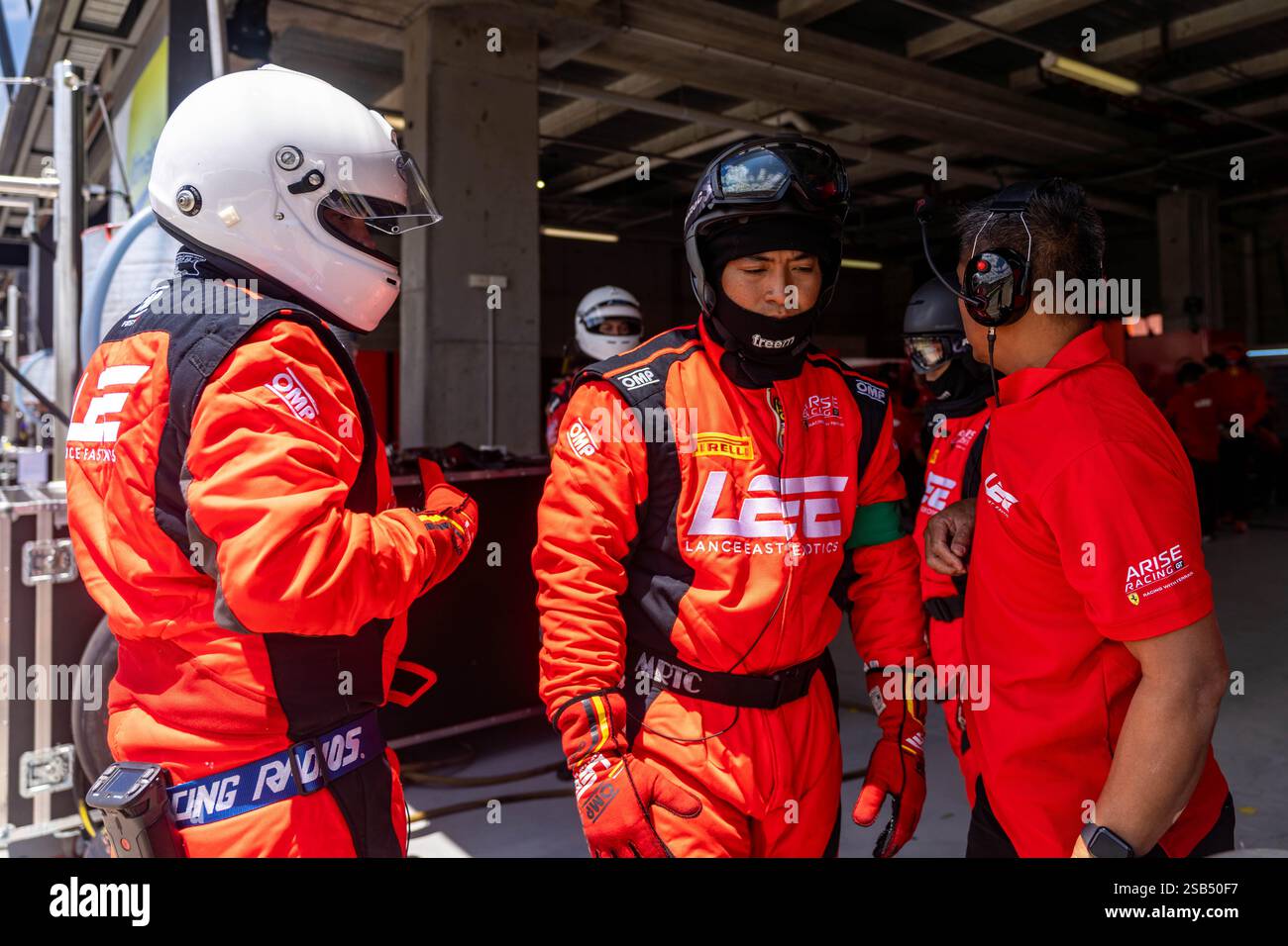 Bathurst, New South Wales, Australia. 1st Feb, 2025. Arise Racing GT mechanics at Meguiar's ...