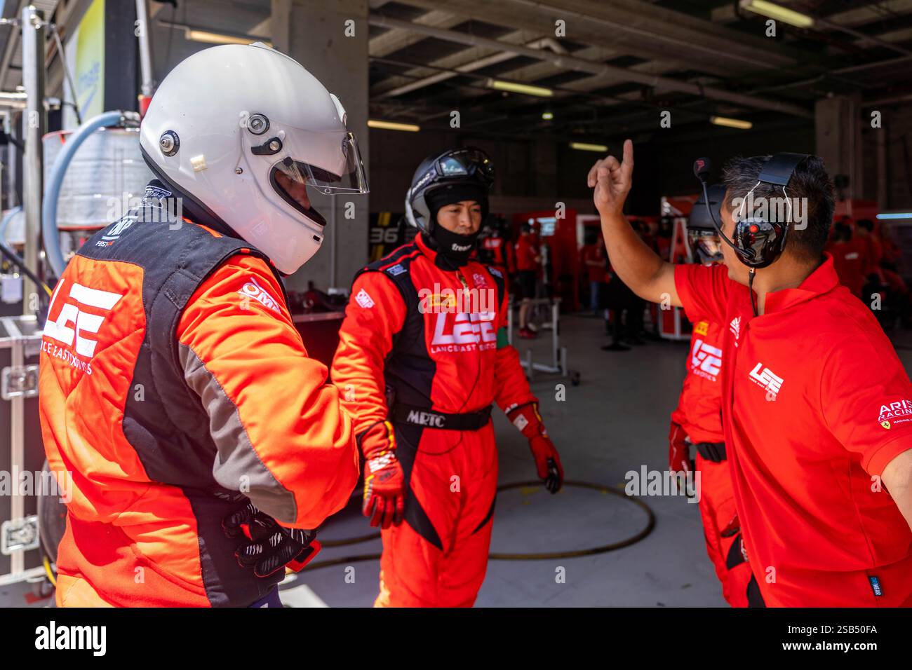 Bathurst, New South Wales, Australia. 1st Feb, 2025. Arise Racing GT mechanics at Meguiar's ...