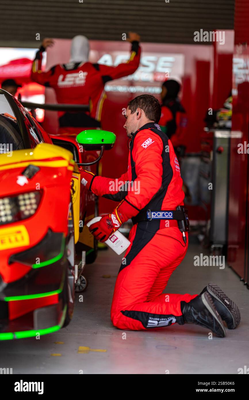 Bathurst, New South Wales, Australia. 1st Feb, 2025. Arise Racing GT mechanics at Meguiar's ...