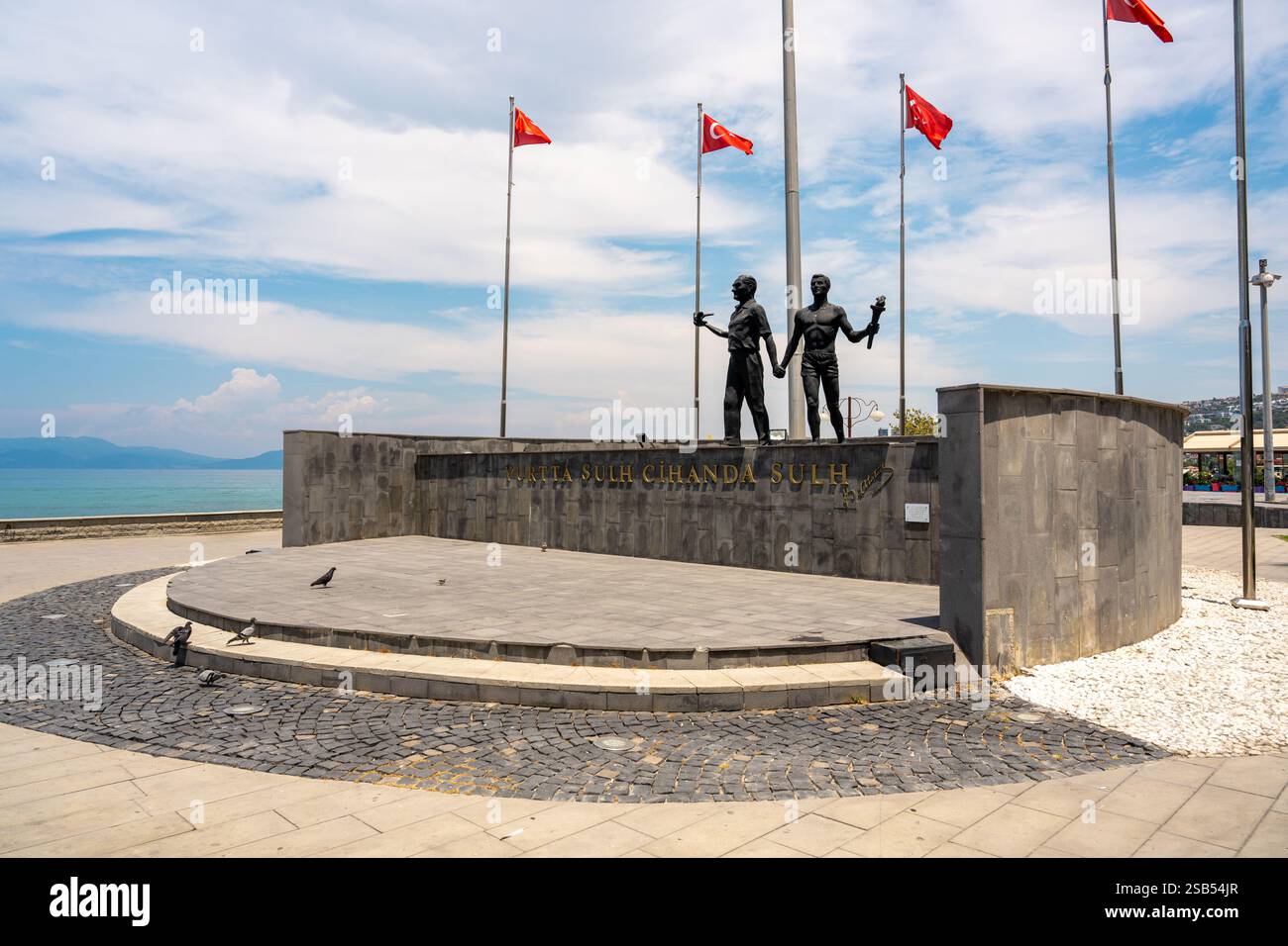 Kusadasi, Turkey - 4 Temmuz 2024: Ataturk Statue in the ceremony area ...