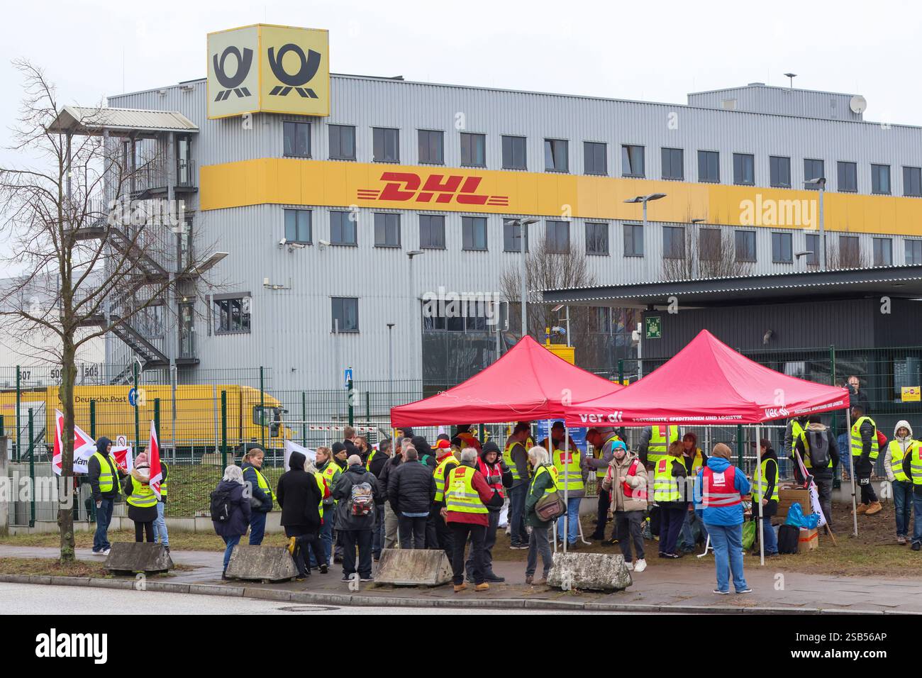 Warnstreik bei der Deutschen Post DHL Im Tarifkonflikt mit der ...