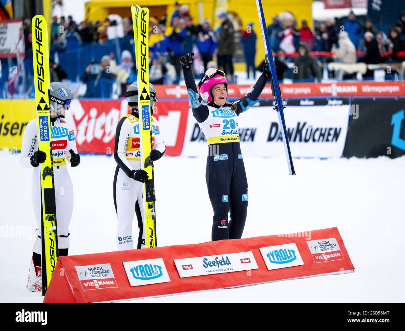 ARMBRUSTER Nathalie (Deutschland) jubelt im Ziel nach dem Skispringen ...