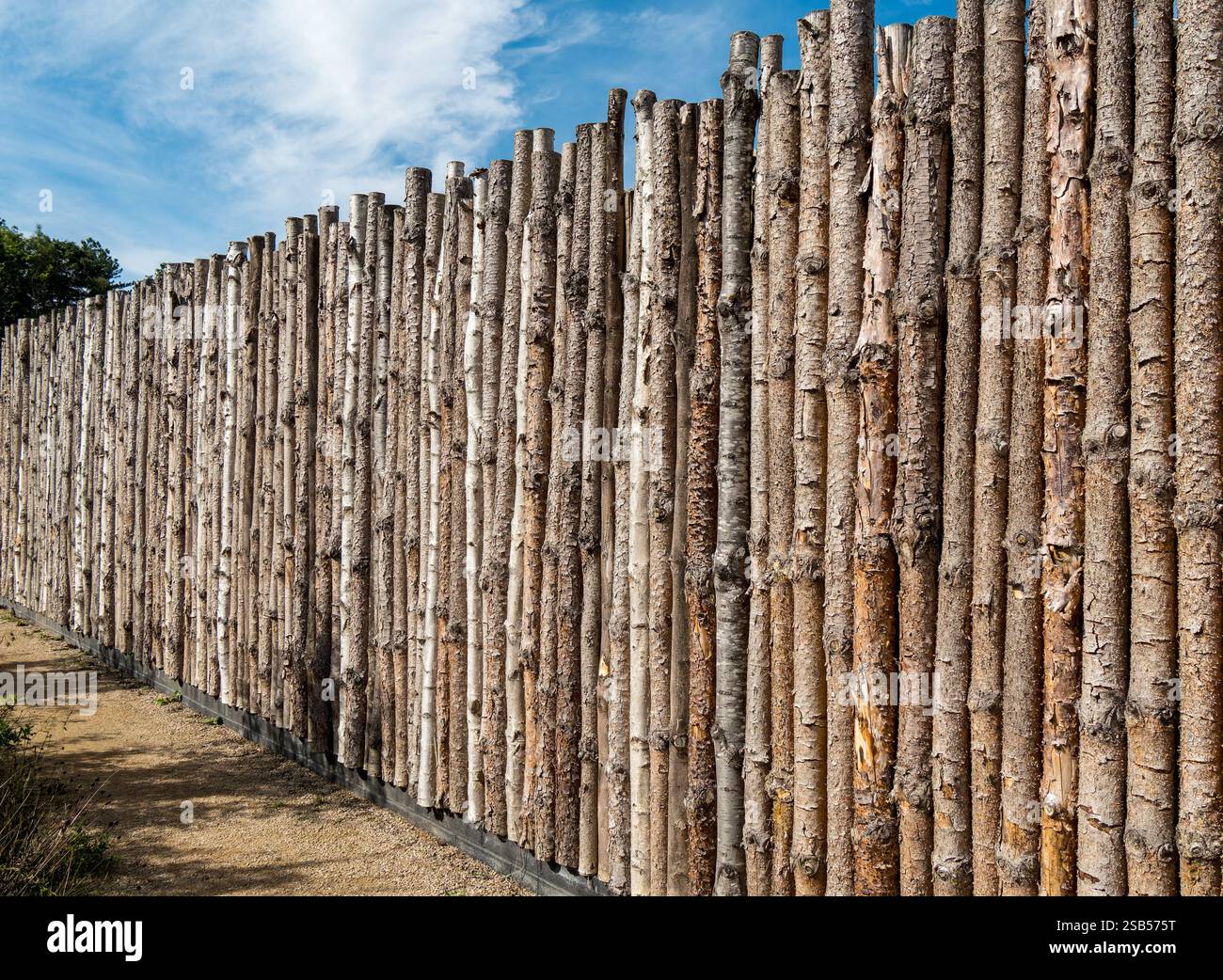 Stockade fence hi-res stock photography and images - Alamy