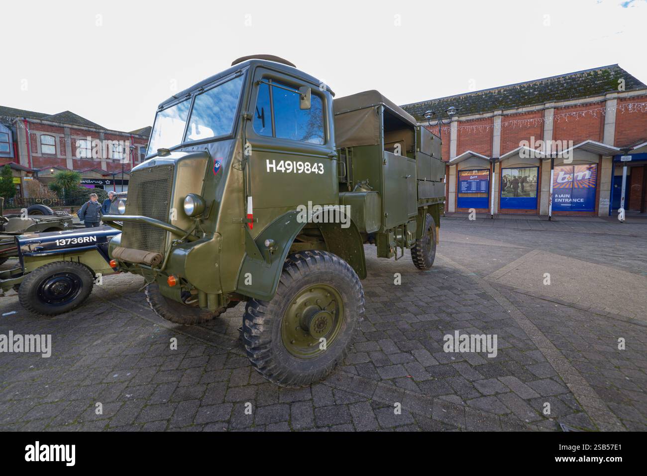 Bedford QLB 4x4 Bofors tractor Stock Photo - Alamy